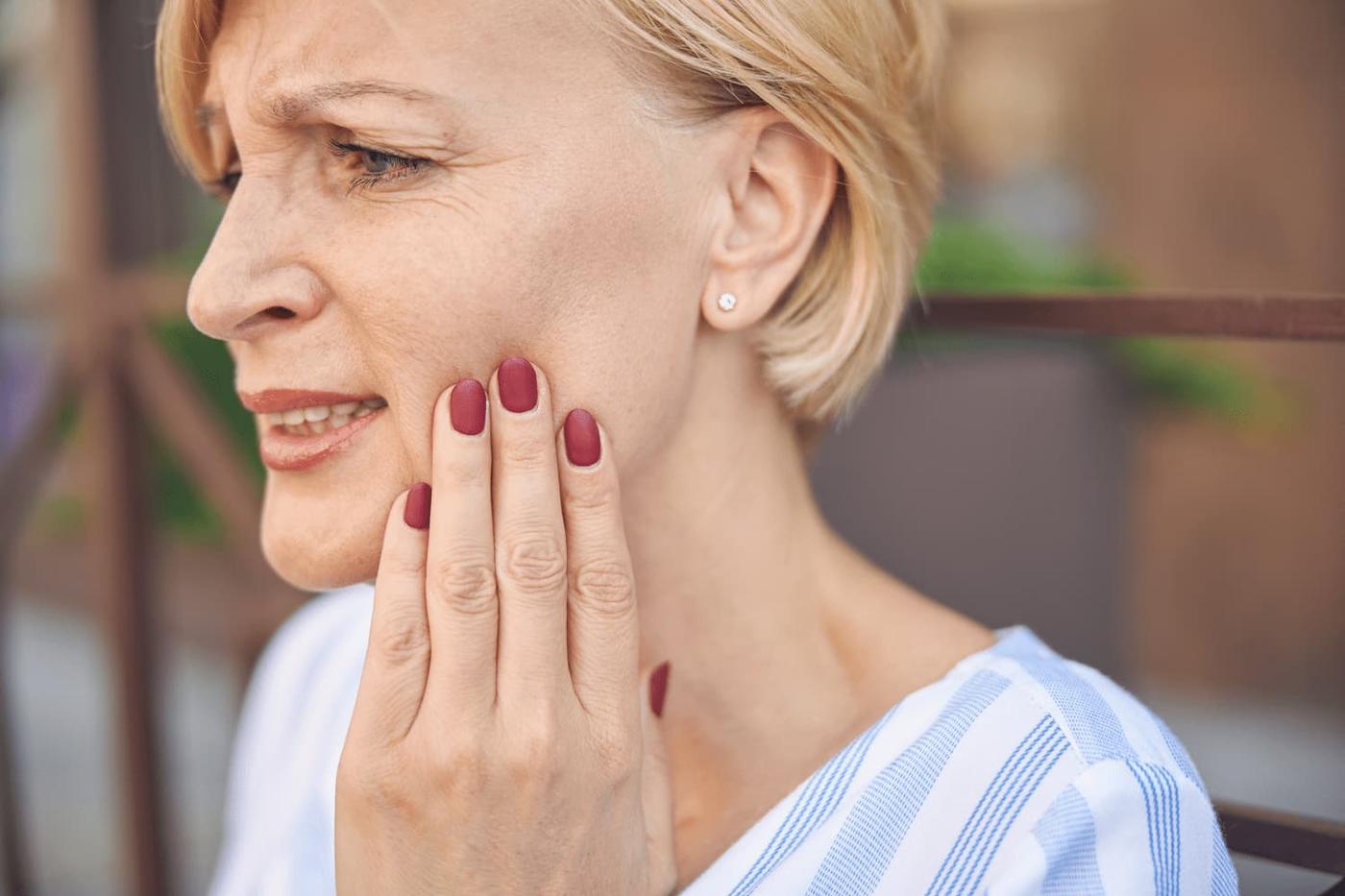Oral Symptoms During Menopause – 6 Signs to Watch For | Testmottagningen